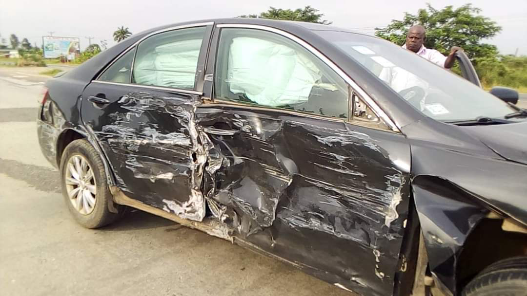 E/R: Bus Carrying 22 Plunges Into River In Near Fatal Accident | Bryt FM