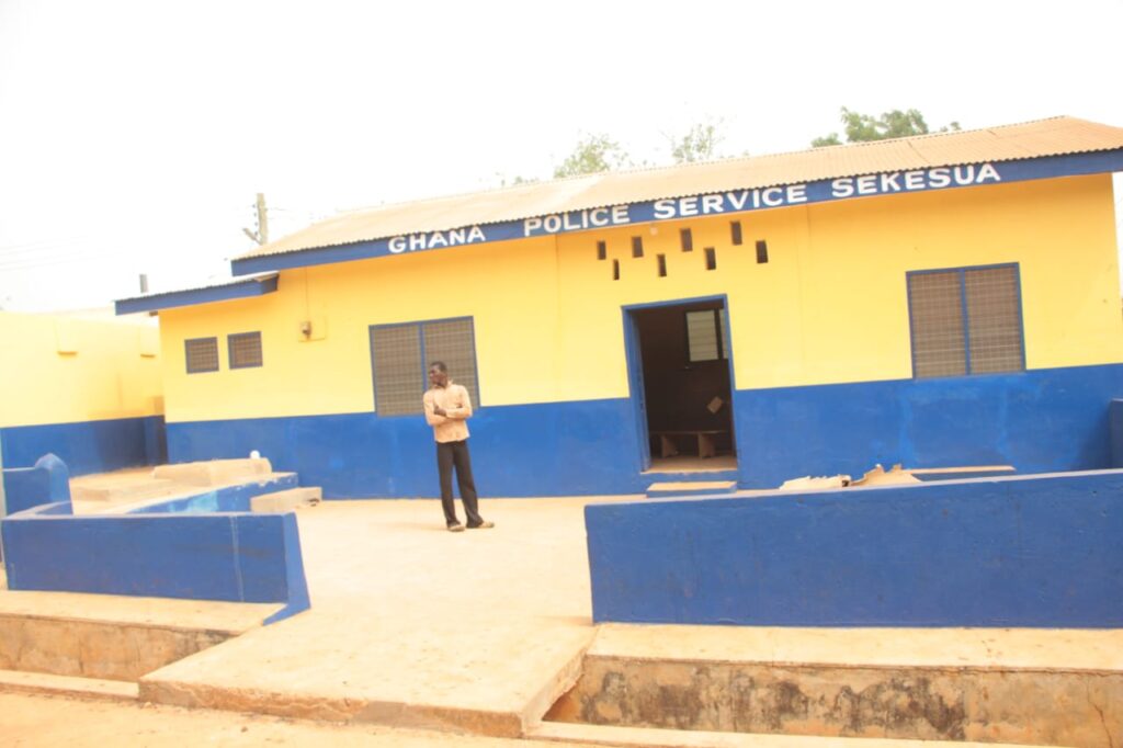 E/R: Anger As DCE Blocks Reopening Of Sekesua Police Station | Bryt FM
